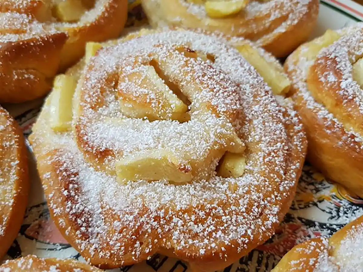 Apfelschnecken mit Zimtzucker Rezept wie aus der Bäckerei - Schnelle ... Apfelschnecken mit Zimtzucker Rezept wie aus der Bäckerei - Schnelle ...